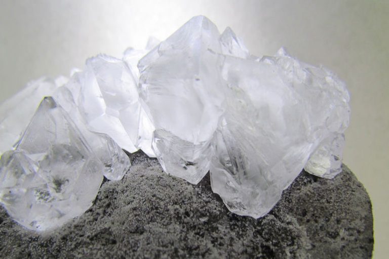 Wat doet aluin? - Being Distinctly Different